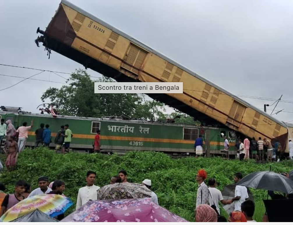 India, scontro tra un treno passeggeri e un merci: almeno 13 morti India, scontro tra un treno passeggeri e un merci: almeno 13 morti