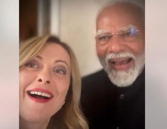 "Hello from the Melodi team": la gag di Meloni e Modi al G7 - Video - L ...