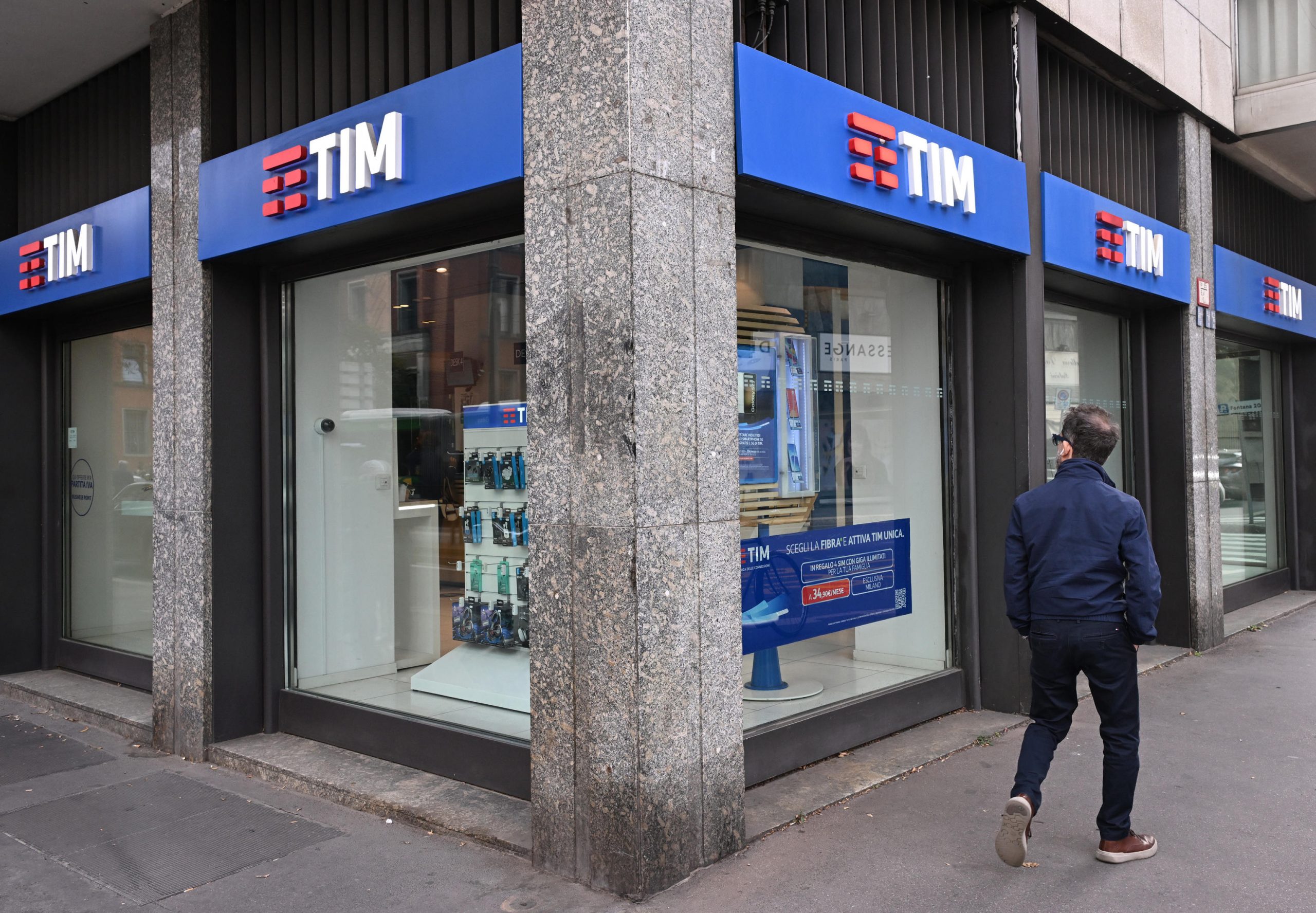 Natale di fuoco per Tim: da Sparkle a Vivendi - L'Identità