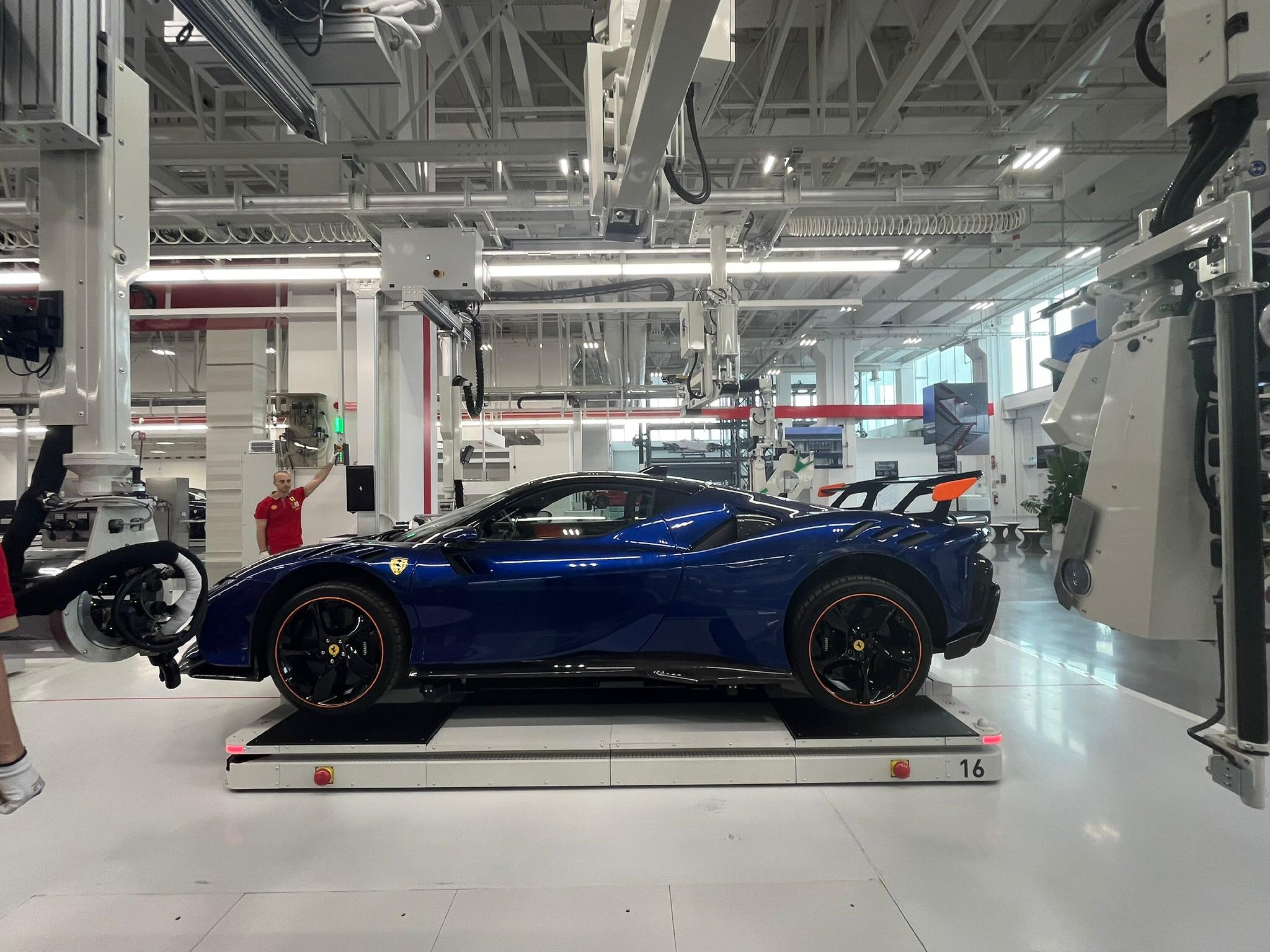 Ferrari Luce: nell'elettrica gli interni degli ex Apple - L'Identità